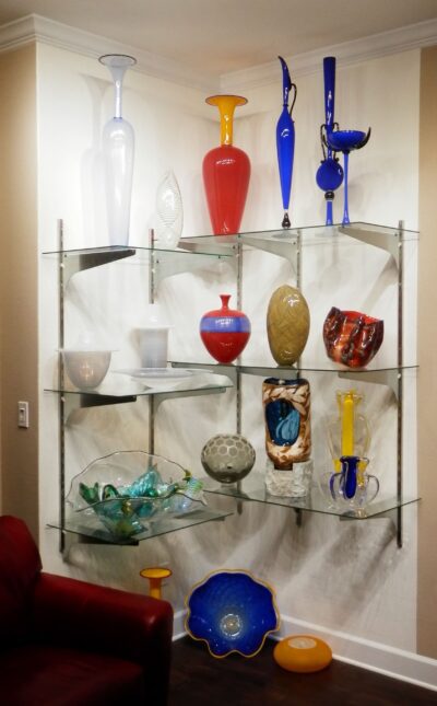 5 Stylish Ways to Use Glass Shelves in Your Home | Anchor-Ventana